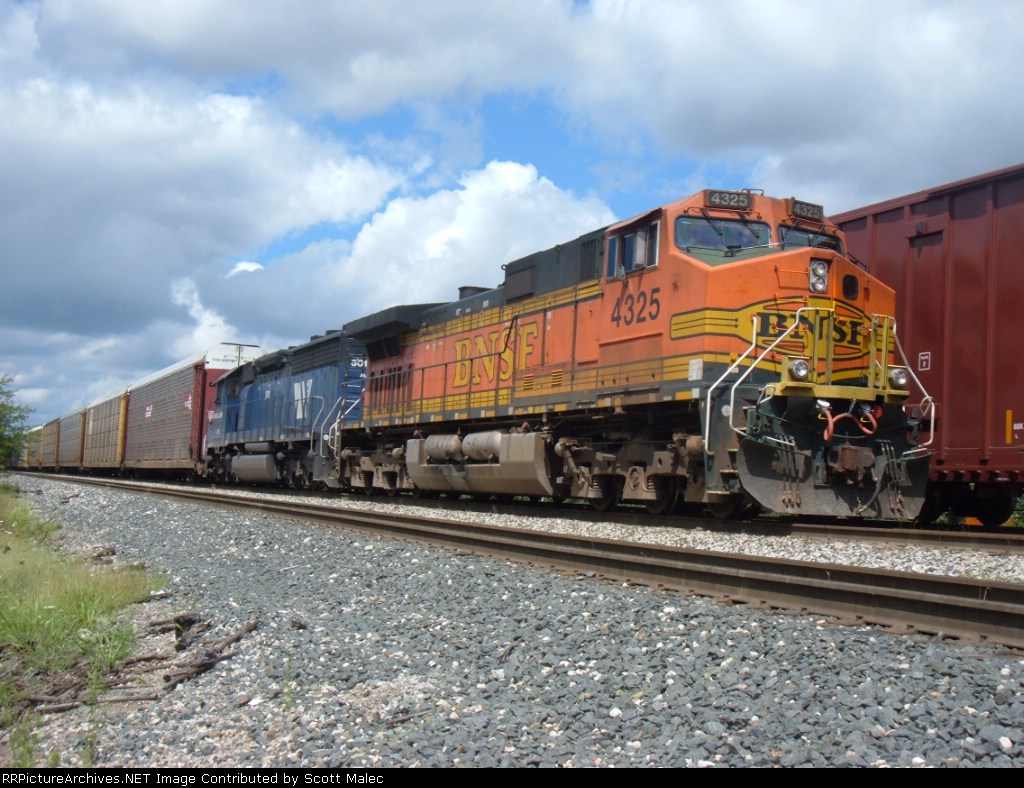 BNSF 4325 & MRL 301